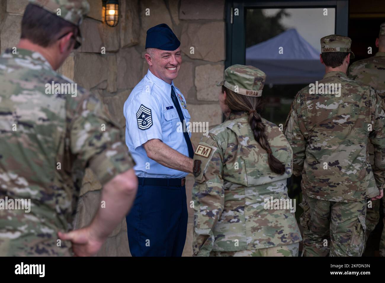 US Air Force Chief Master Sgt. Michael C. May, der Kommandochef der ...