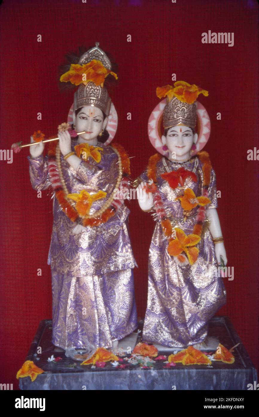 Radha-Krishna sind im Hinduismus kollektiv als die kombinierten Formen ...