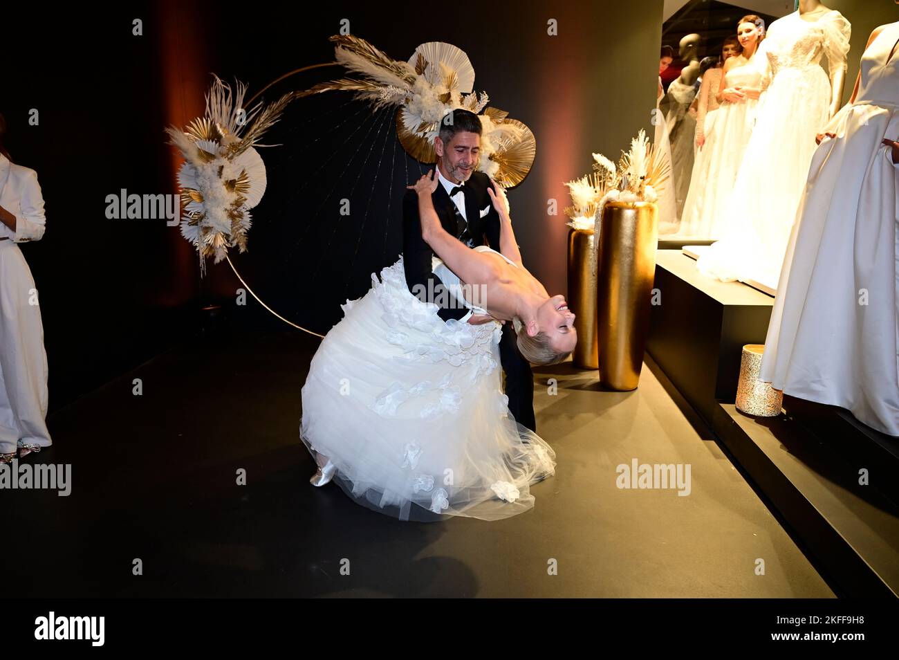 Isabel Edvardsson mit Ehemann Marcus Weiß bei der Haute Couture ...