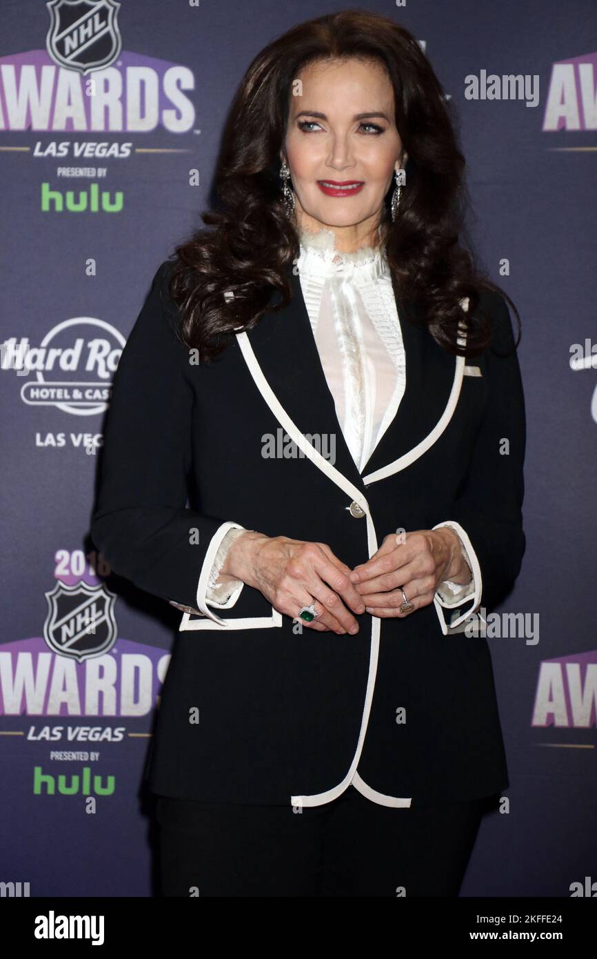 Lynda carter red carpet -Fotos und -Bildmaterial in hoher Auflösung – Alamy