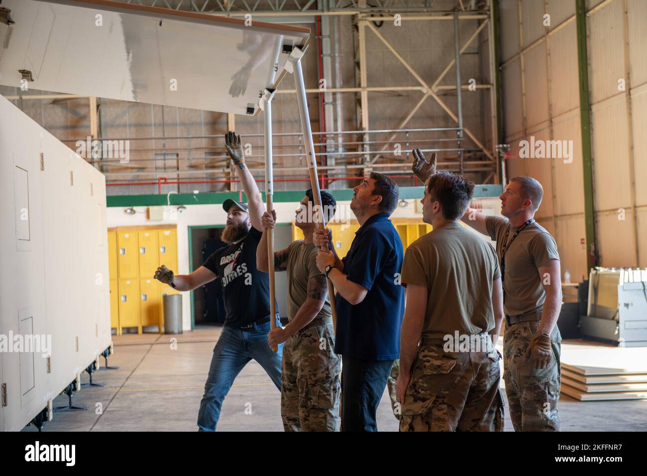 US Air Force Airmen vom 48. Fighter Wing, zivile Mitarbeiter und zivile ...