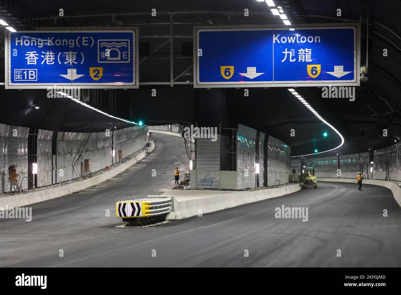 Der Tseung Kwan O-Lam Tin Tunnel, der bei Tseung Kwan O für den Bau 15 ... Der Tseung Kwan O-Lam Tin Tunnel, der bei Tseung Kwan O für den Bau 15 ...