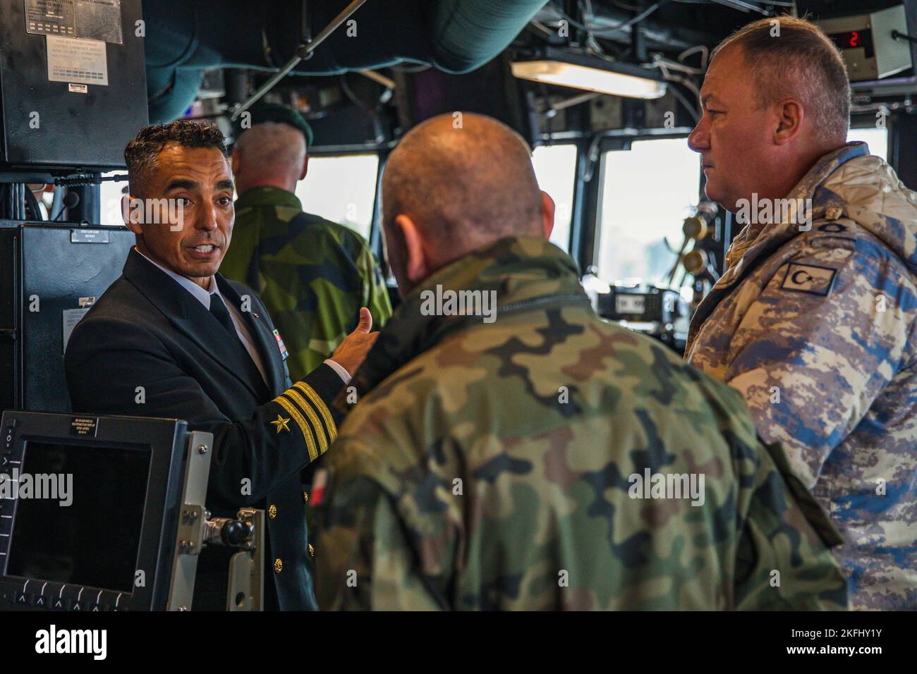 220917-N-GF955-1244 RIGA, Lettland (Sept 17, 2022) U.S. Navy Cmdr ...