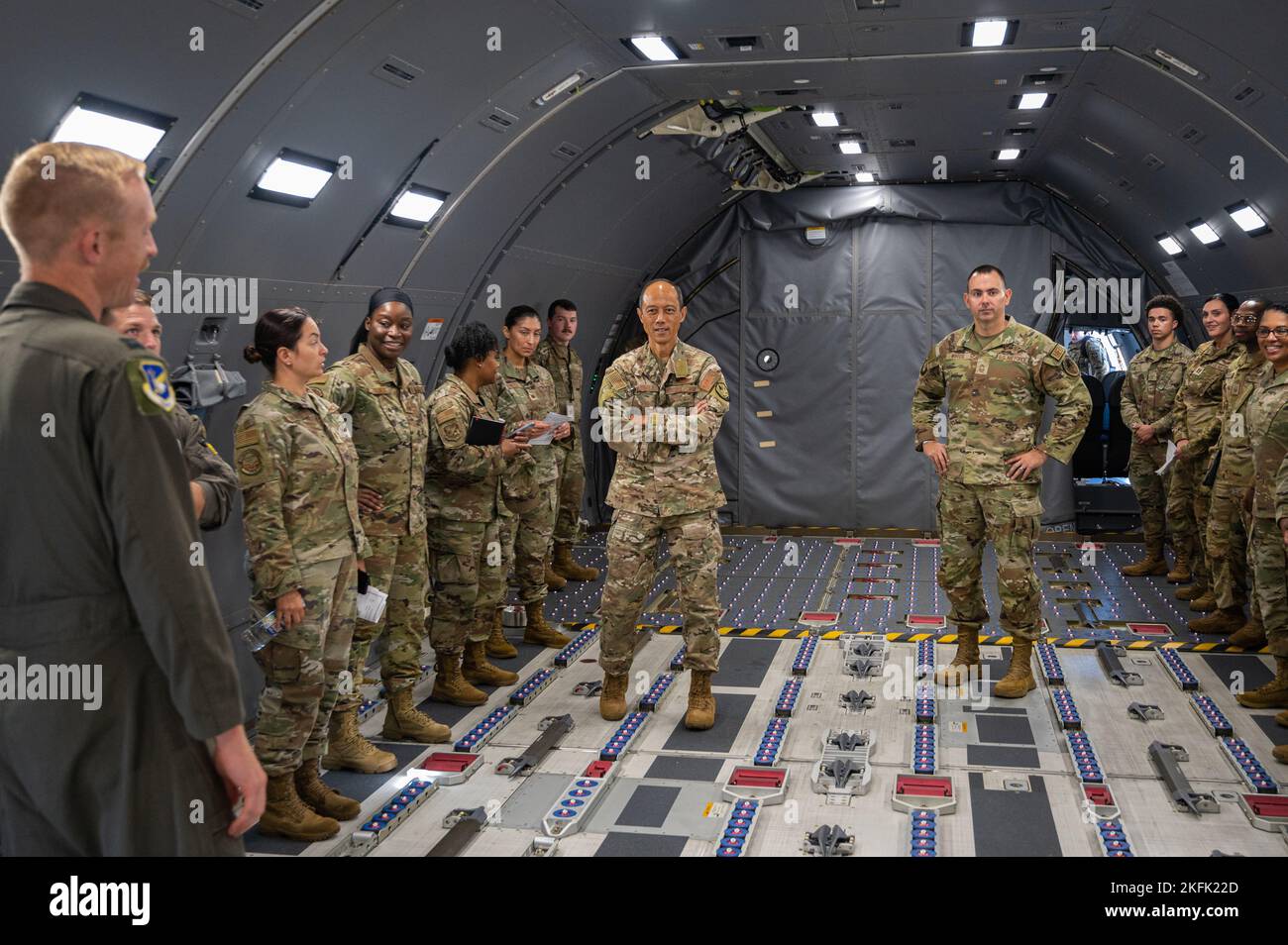 US Air Force Col. Rudolph Cachuela, General Chirurg des Air Mobility ...
