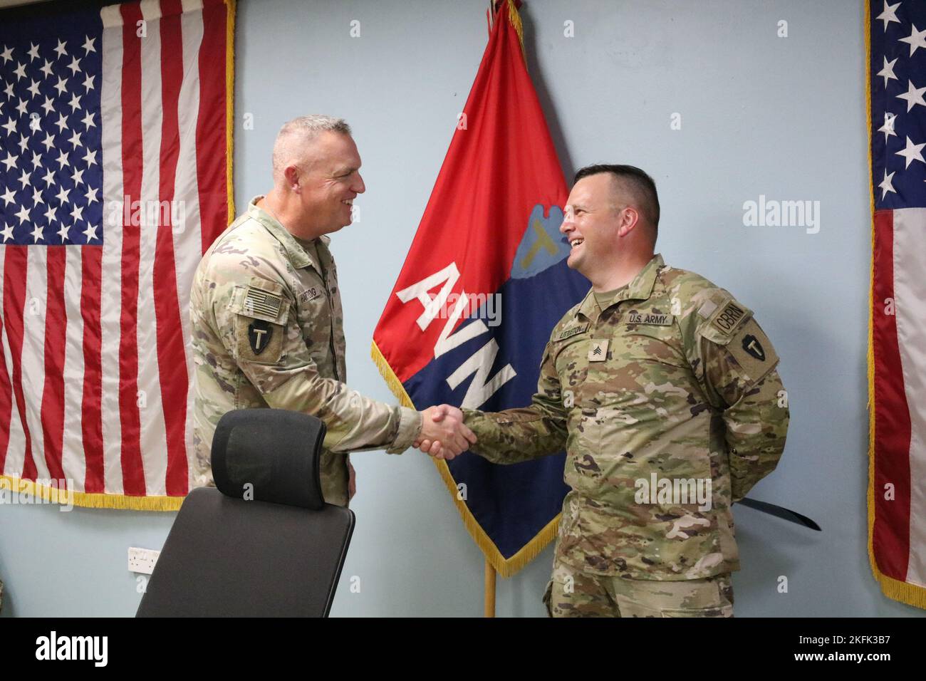 US Army Sgt. Daniel J. Littleton, ein CBRN-Spezialist und ...