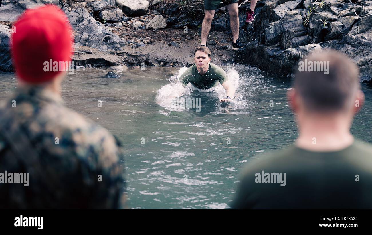 US Marine Corps Mountain Warfare Instructors mit Marine Corps Mountain ...