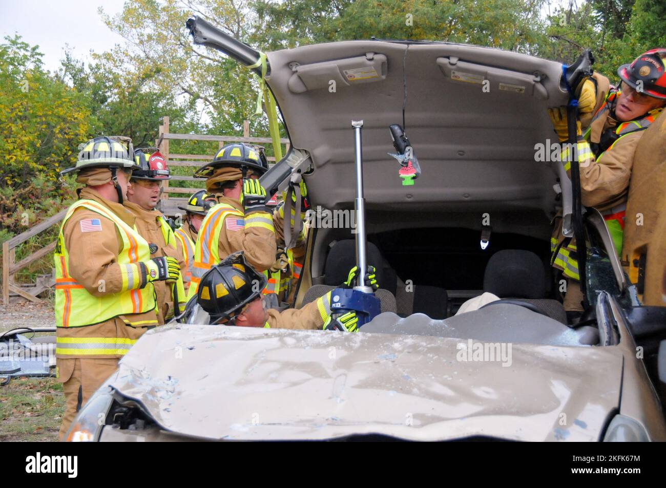 Fort Leavenworth Fire & Emergency Services praktizierte die Rettung von ...