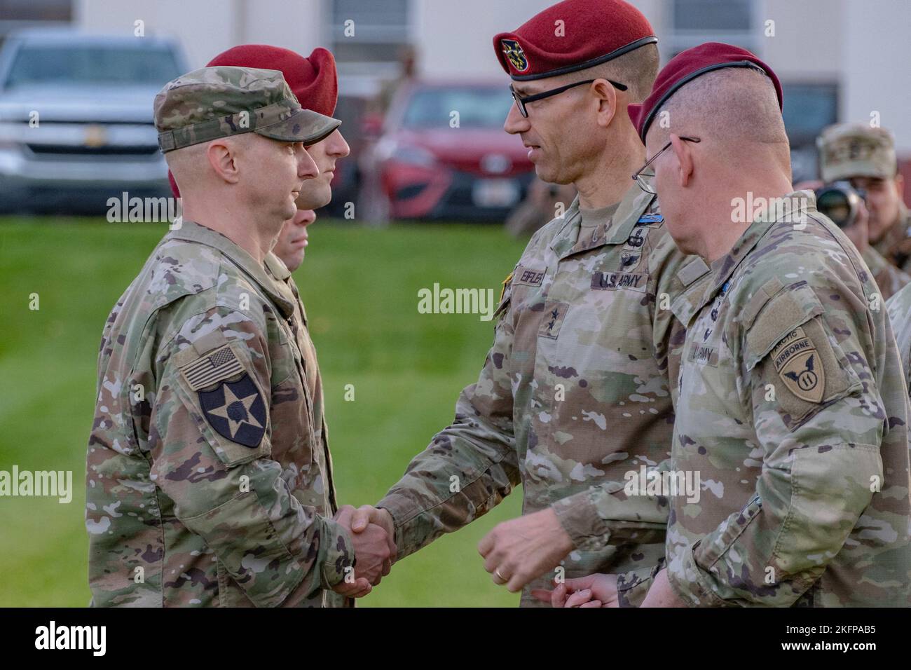 Maj. General Brian S. Eifler, Mitte, 11. Airborne Division Commanding ...