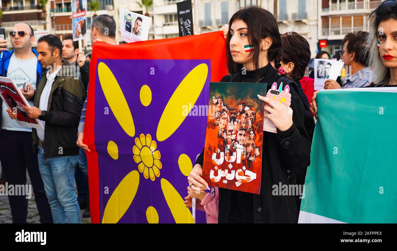 Izmir, Iran, 19/11/2022, Iraner in Izmir, insbesondere Frauen und ...