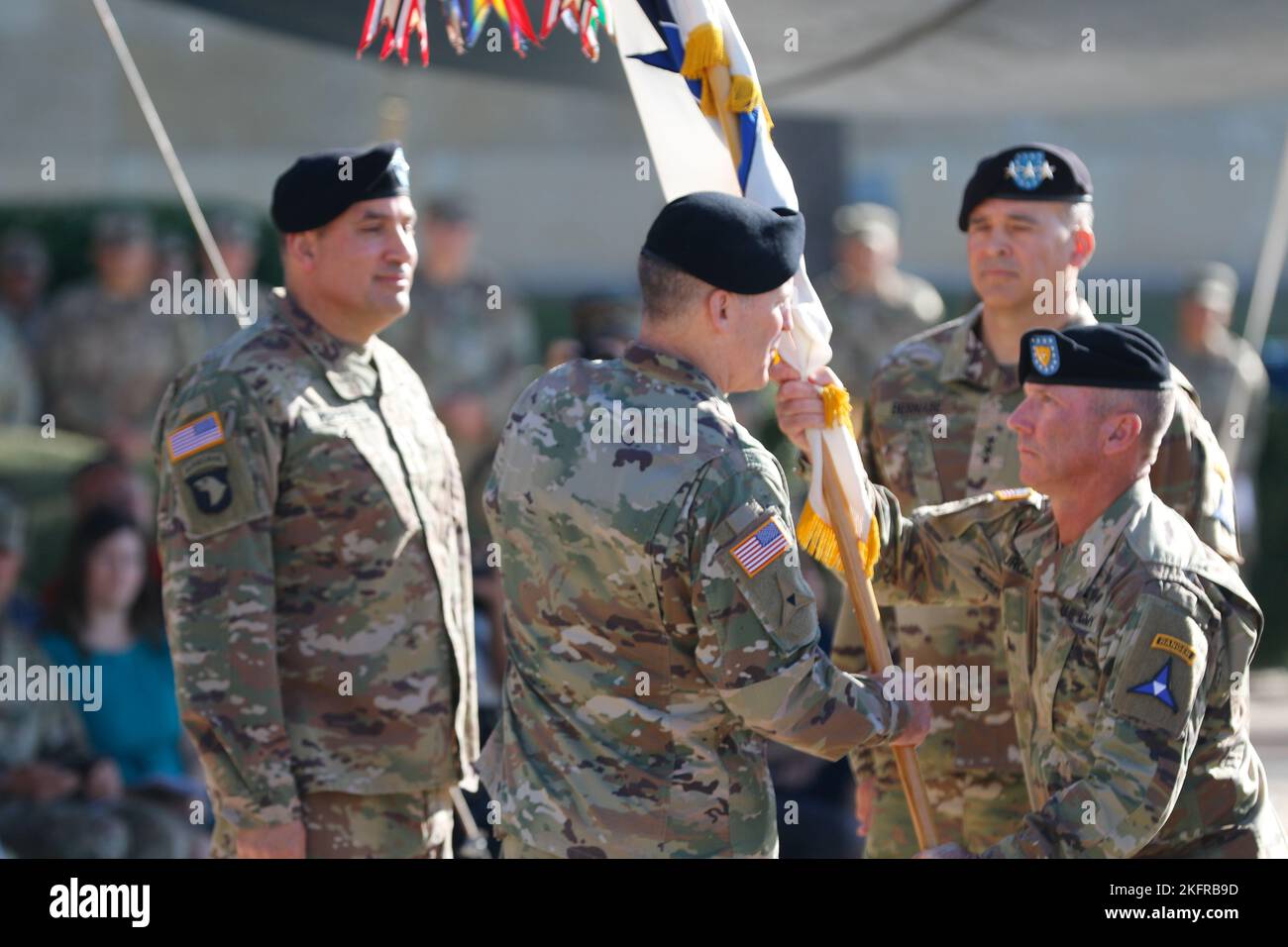 Befehl Sgt. Maj. Arthur „Cliff“ Burgoyne Jr. übergibt die Führung an ...