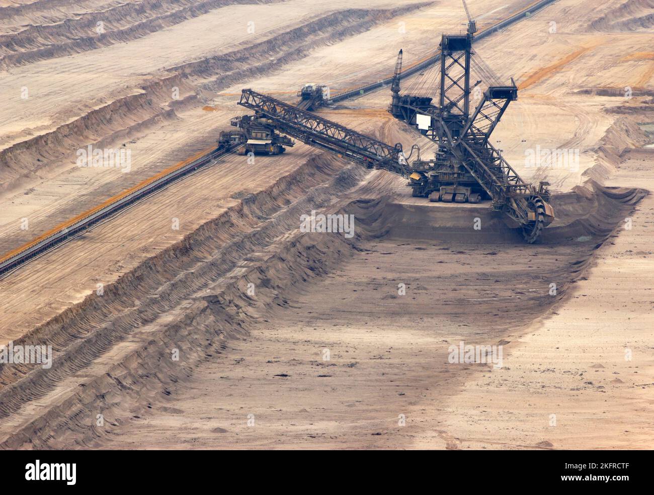 Schaufelradbagger in einem Braunkohle- oder Braunkohlenbruch ...