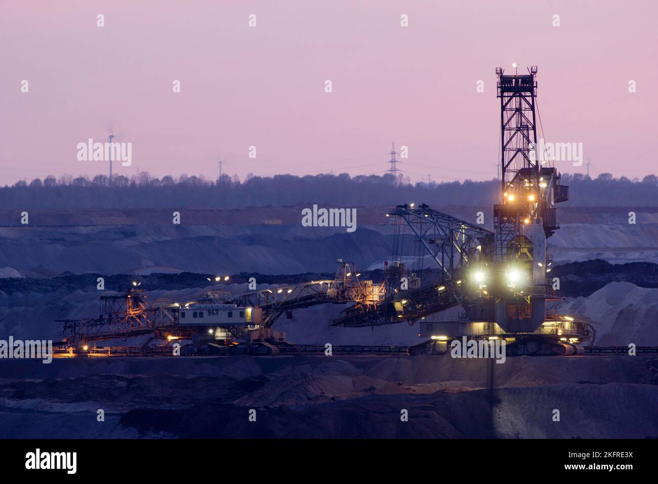 Schaufelradbagger in einem Braunkohle- oder Braunkohlenbruch ...