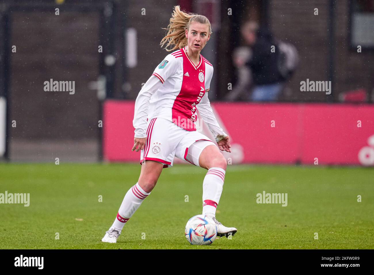 DUIVENDRECHT, NIEDERLANDE - 20. NOVEMBER: Lisa Doorn von Ajax während ...
