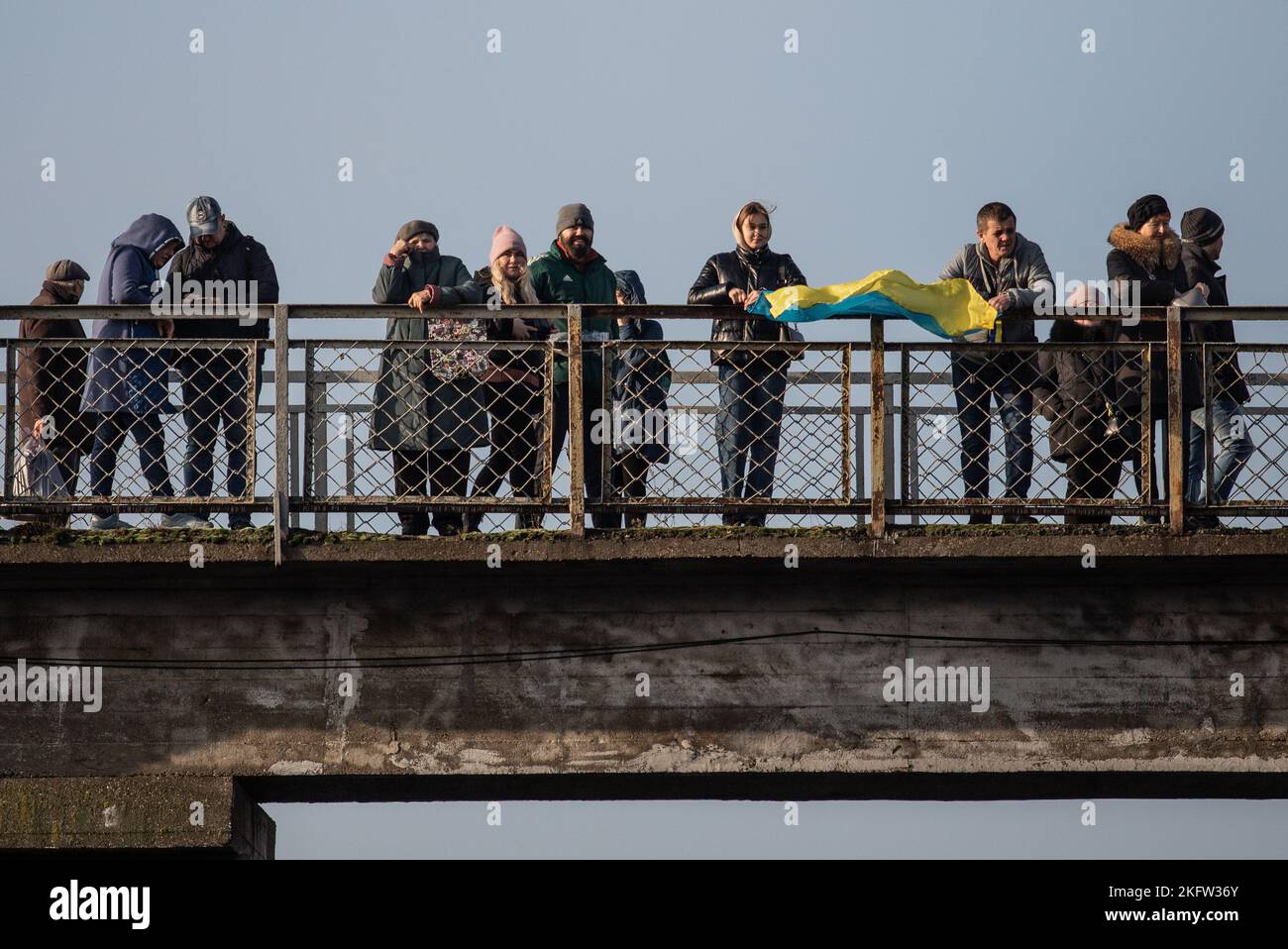 Cherson, Ukraine, Ukraine. 19.. November 2022. Die Bewohner winken ...