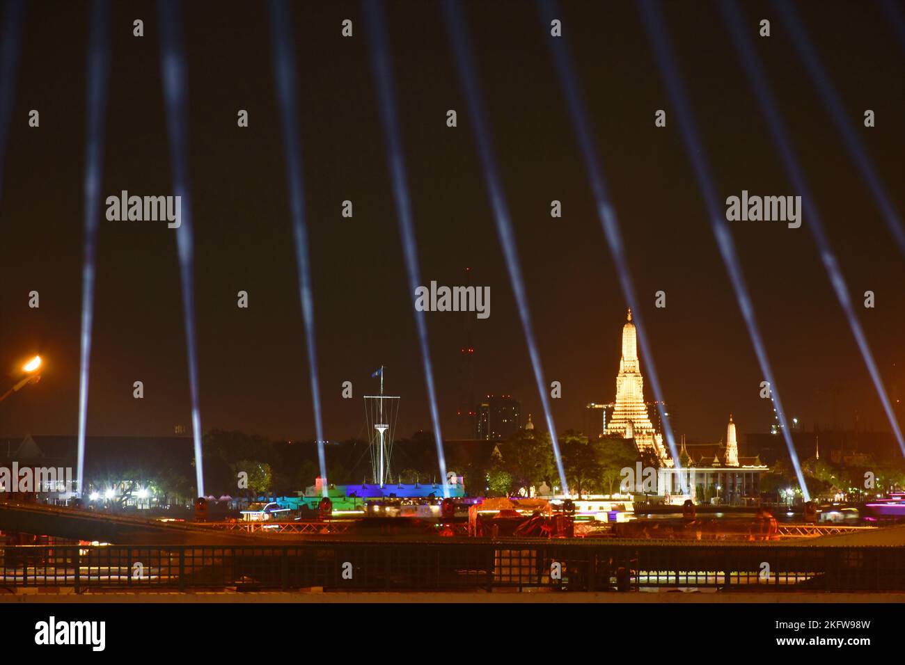 Bangkok Thailand 19. November 2022: Vijit Chao Phraya feiert Auftritt ...