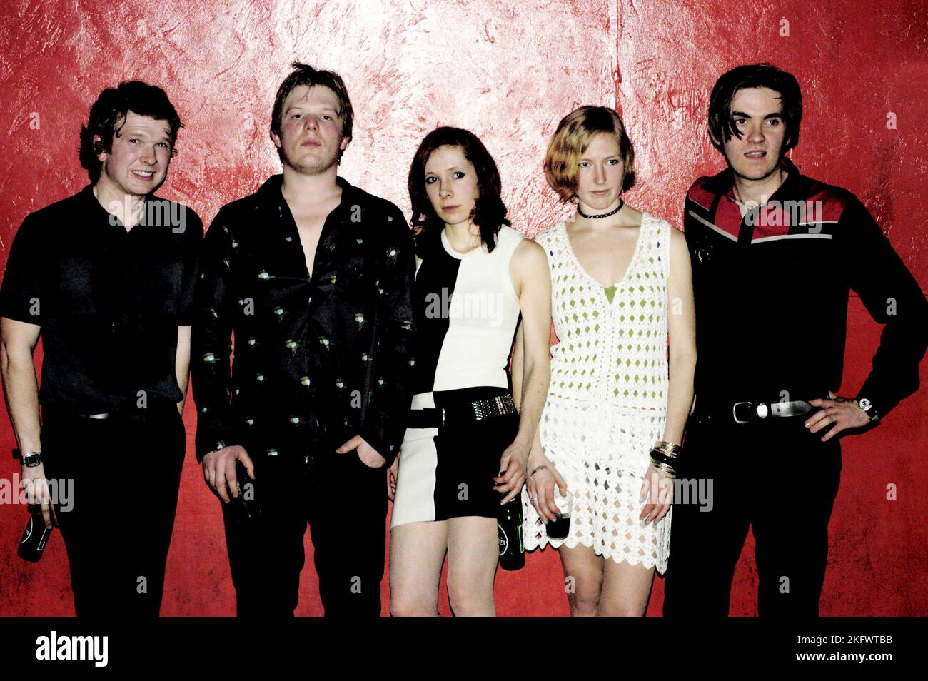 DIE HEISSEN WELPEN im Barfly in Cardiff, 10. Februar 2004. Foto: ROB ...