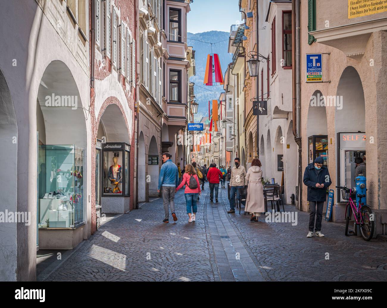 Die Stadt Meran (Meran), Südtirol, Trentino-Südtirol, Italien - Portici ...