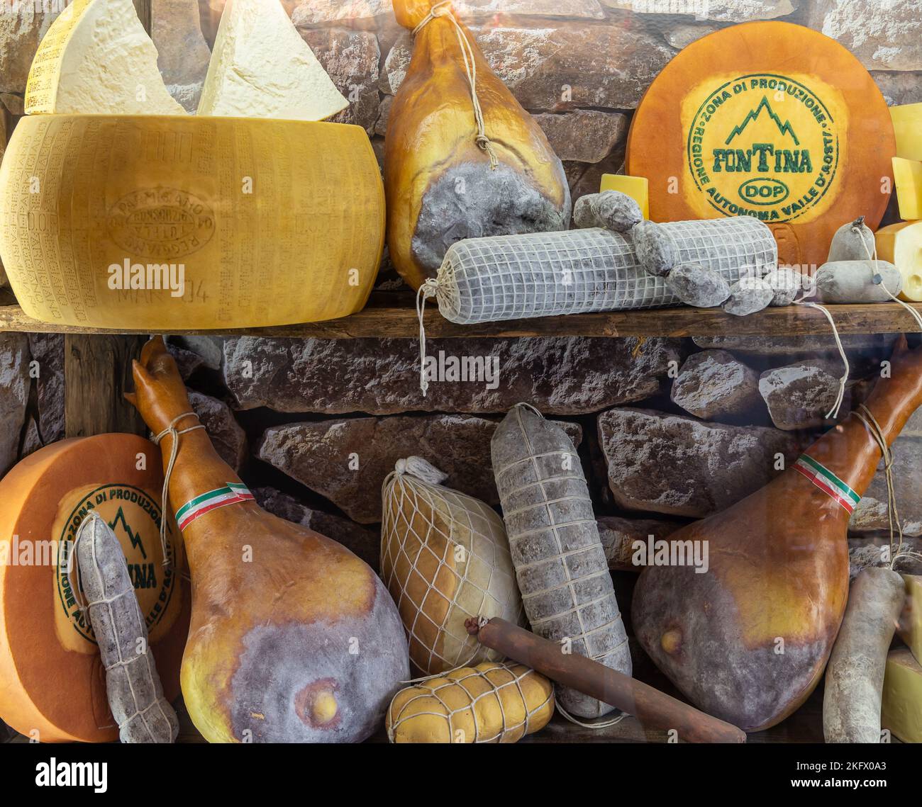 Schaufenster typischer italienischer produkte -Fotos und -Bildmaterial ...