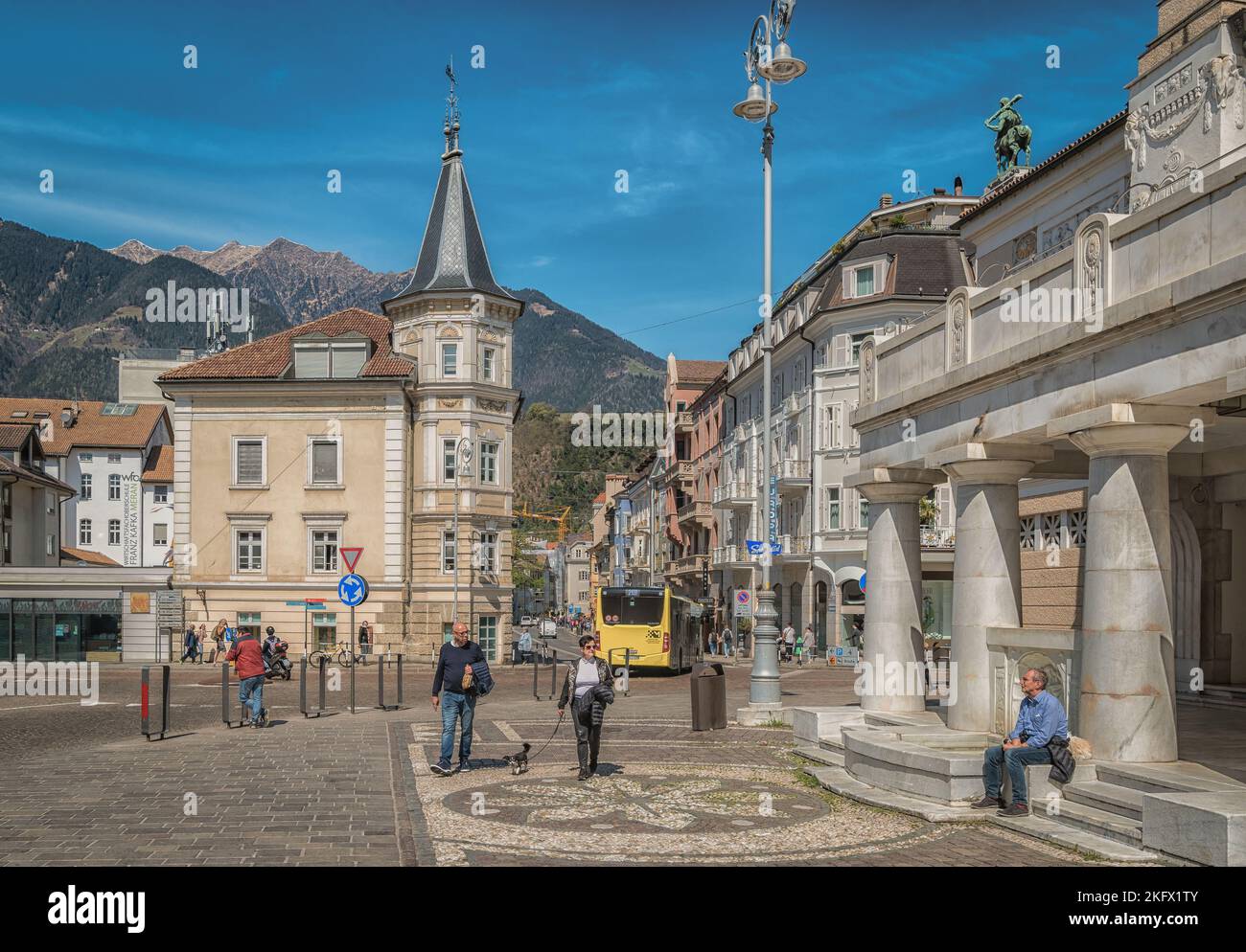 Merano (Meran) in Südtirol, Trentino Alto Adige, Italien - Touristen ...