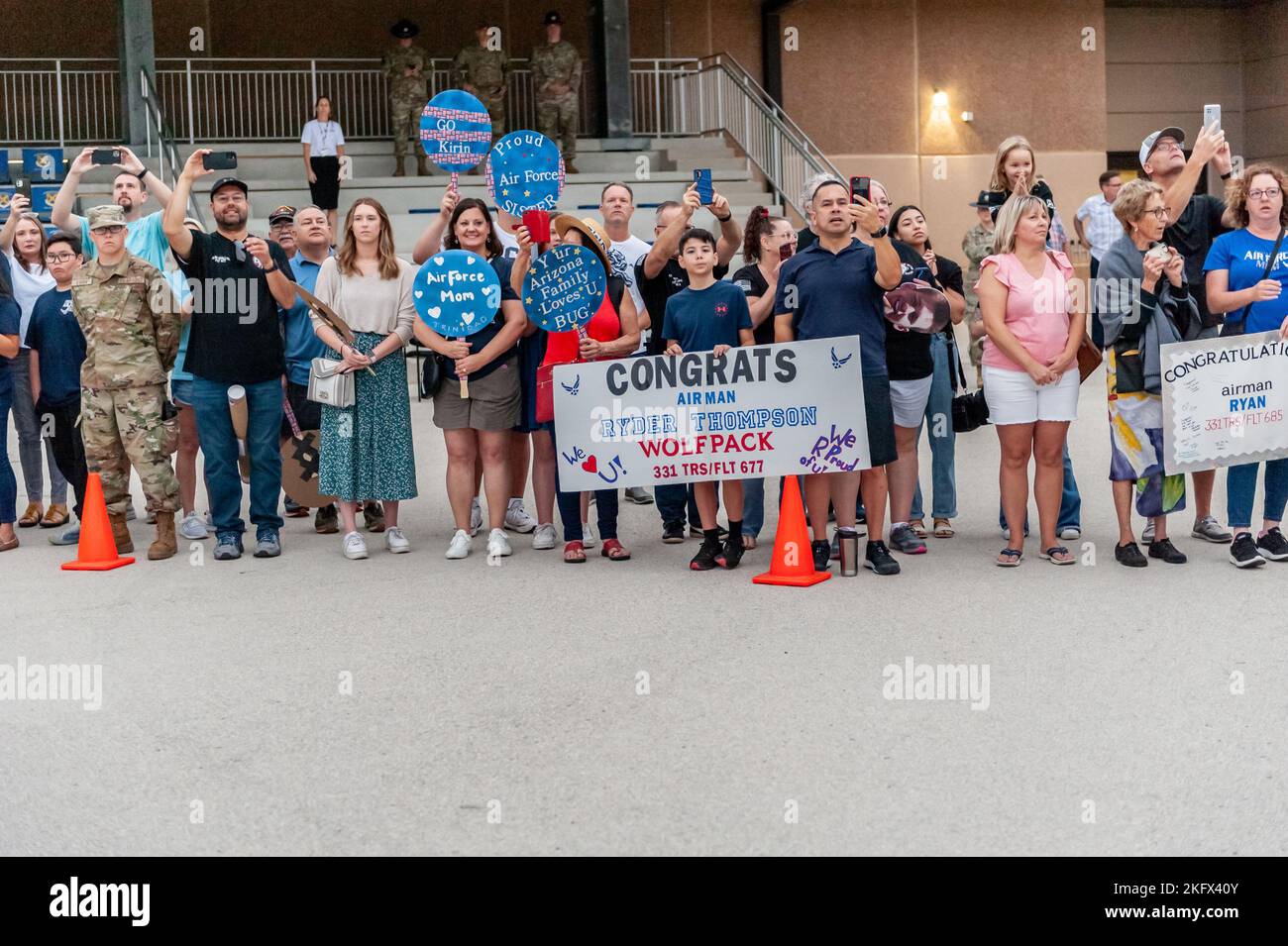 Mehr als 700 Luftwaffe, die dem 331. Training Squadron zugewiesen wurde ...