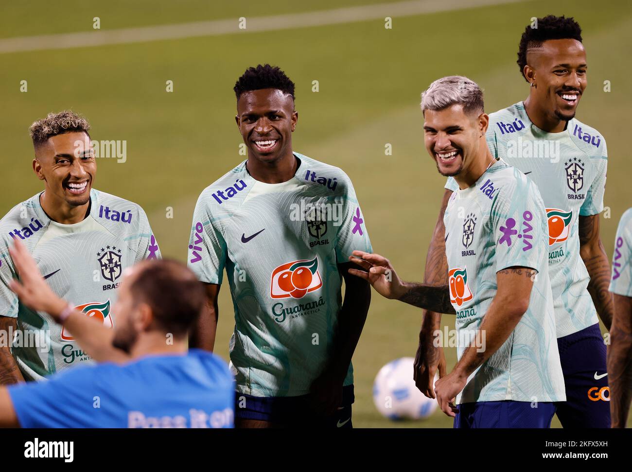 Raphinha, Vini Júnior, Bruno Guimarães e Edson Militão durante o Treino ...