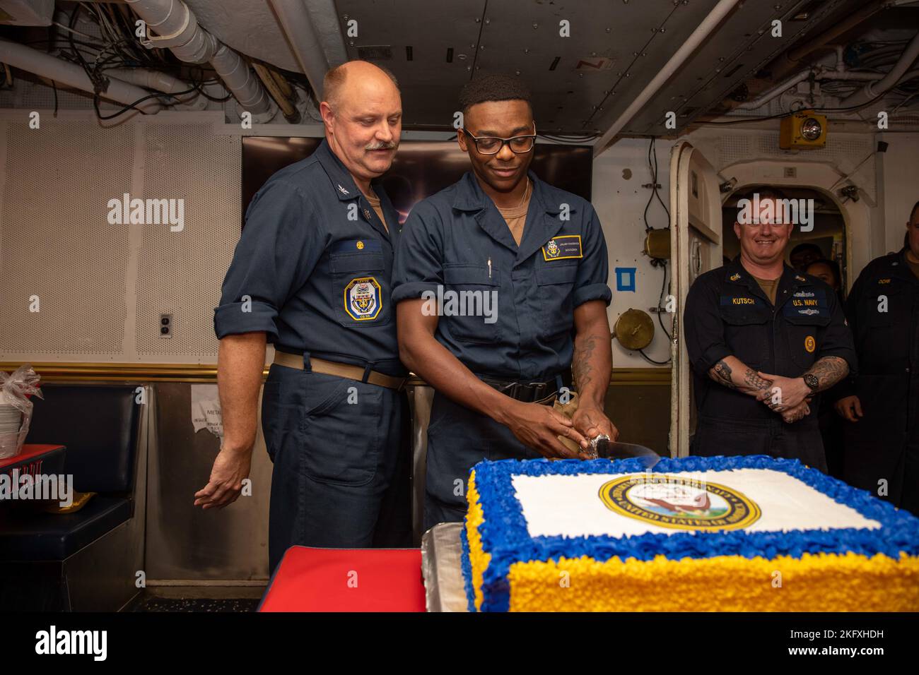 Us navy 247 geburtstag -Fotos und -Bildmaterial in hoher Auflösung – Alamy