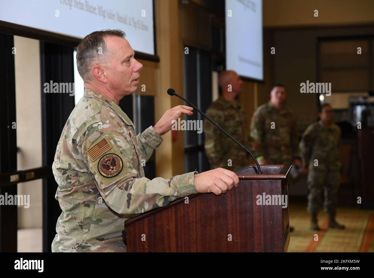 US Air Force Chief Master Sgt. Erik Thompson, Kommandochef des Air ...