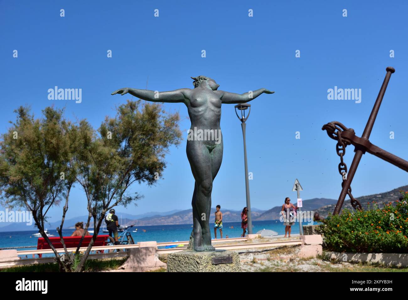 L'ILE ROUSSE, KORSIKA, FRANKREICH; 21. August 2020: Die Bronzestatue ...