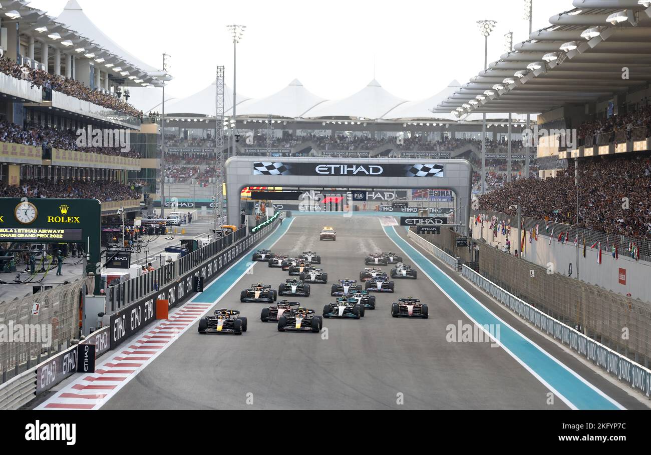 Start des Rennens, 01 VERSTAPPEN Max (nld), Red Bull Racing RB18, 11 PEREZ Sergio (mex), Red ...