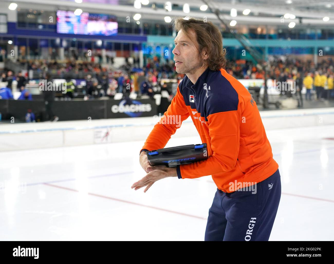 Trainer Gerard van Velde (NED) beim ISU-Weltcup-Speedskating am 19. November 2022 im Thialf ...