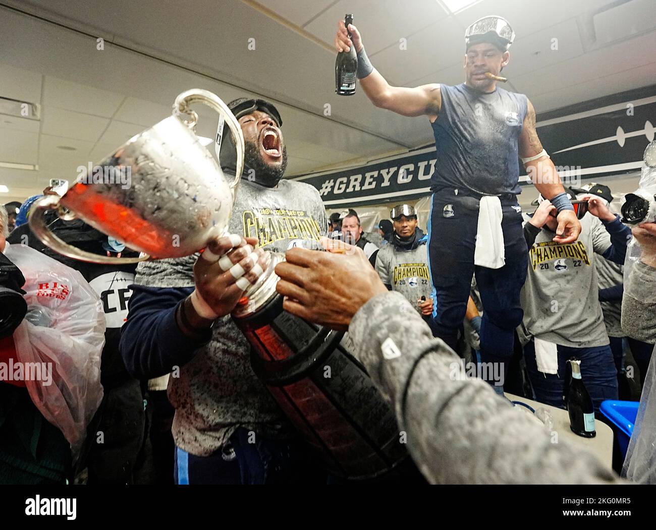 Mitglieder der Toronto Argonauts feiern in der Umkleidekabine, nachdem sie am Sonntag, den 20 ...