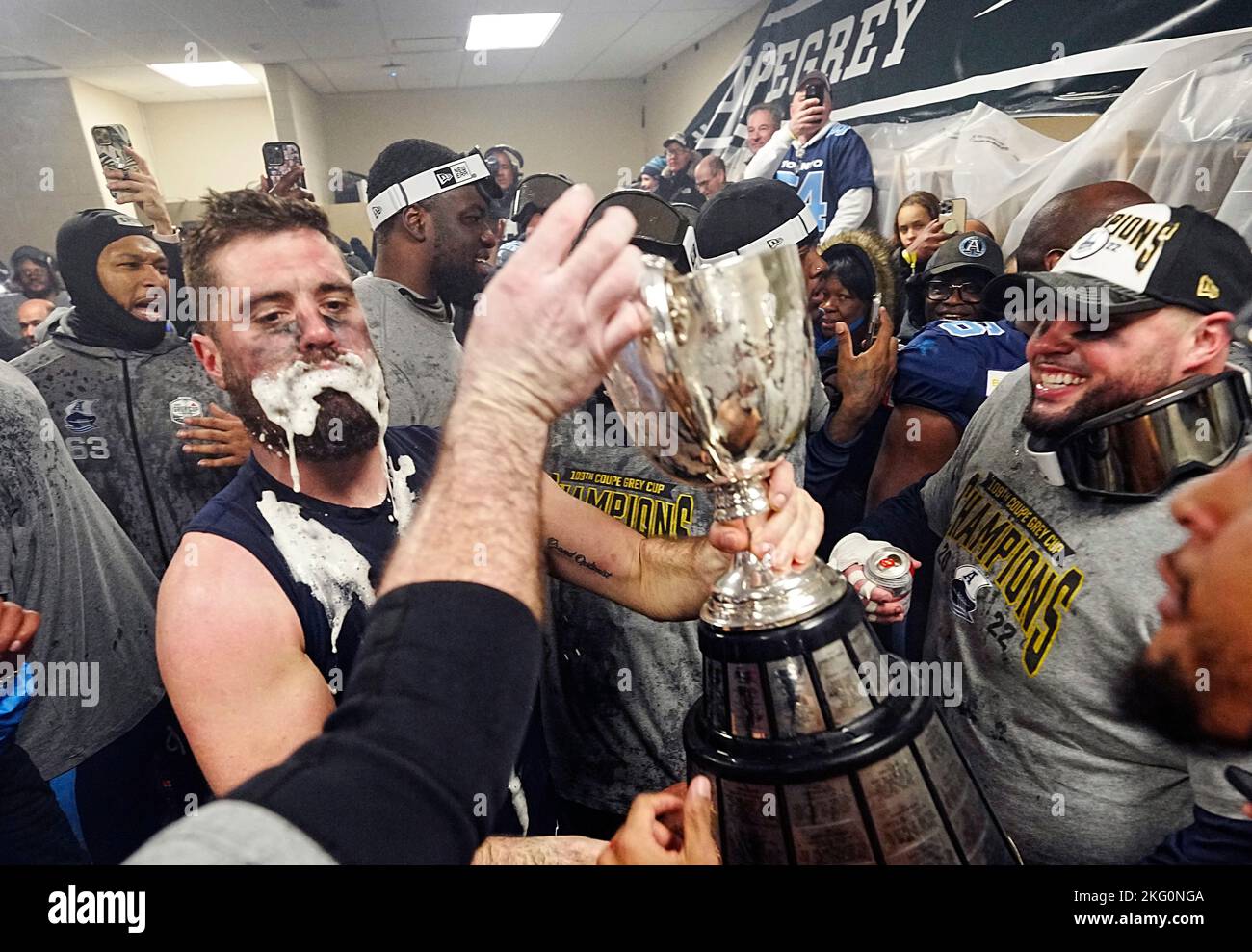 Mitglieder der Toronto Argonauts feiern in der Umkleidekabine, nachdem sie am Sonntag, den 20 ...