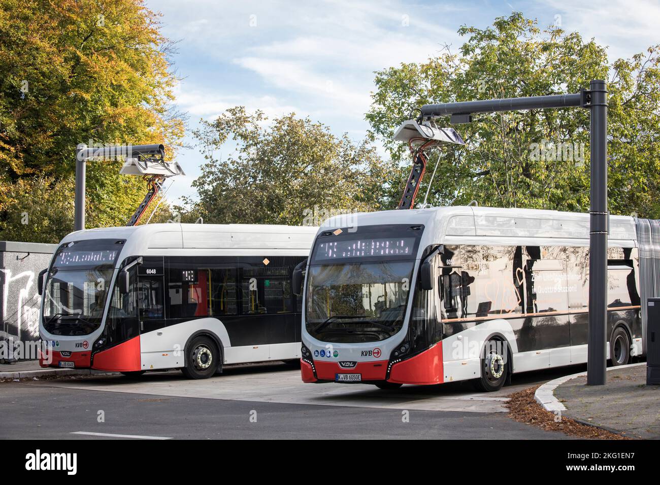 Elektrobusse der Koelner Verkehrs-Betriebe KVB an einer Ladestation in ...