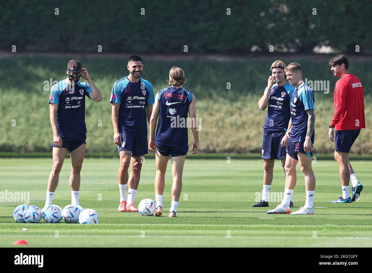 Doha, Katar. 21.. November 2022. Josko Gvardiol, Martin Erlic, Lovro ...