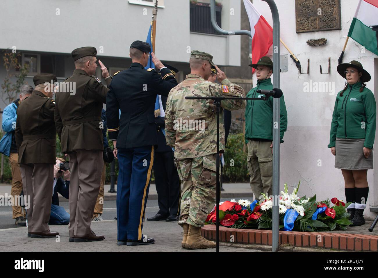 Von links nach rechts: US Army Area Support Group (ASG)-Poland ...