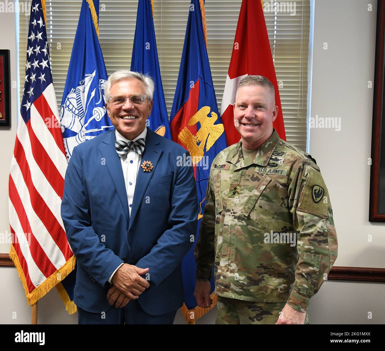 General Michael C. McCurry, U.S. Army Aviation Center of Excellence und ...