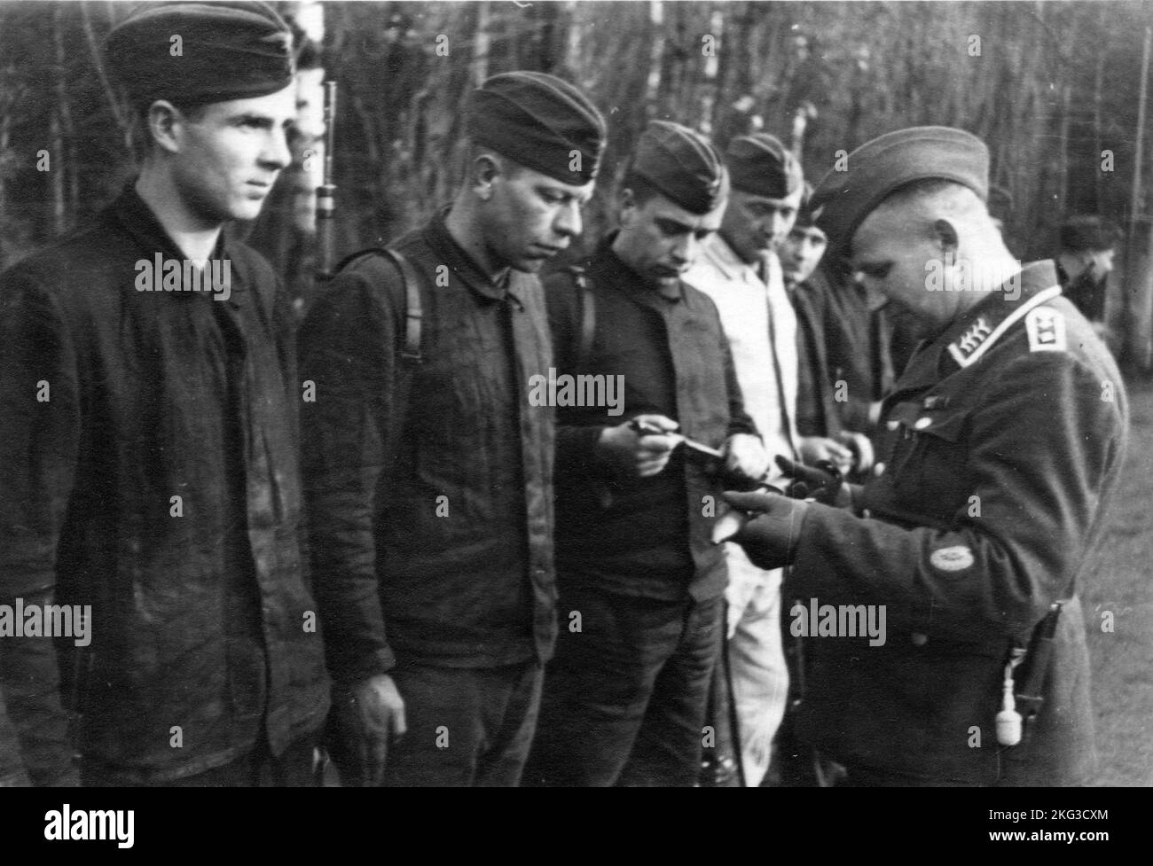 Ww2 luftwaffe uniform Schwarzweiß-Stockfotos und -bilder - Alamy