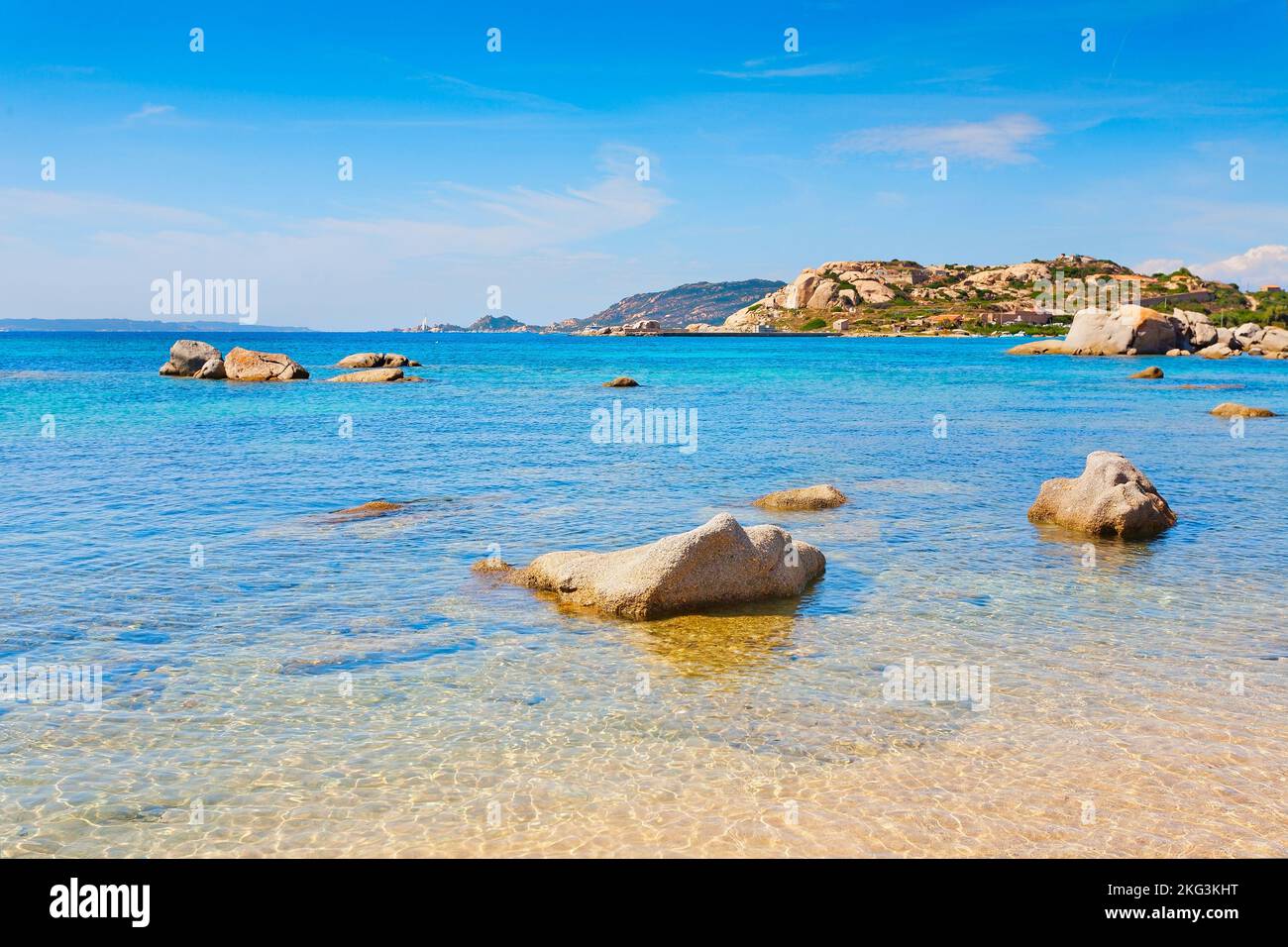 Sardinien costa smeralda strandurlaubsort -Fotos und -Bildmaterial in hoher Auflösung – Alamy