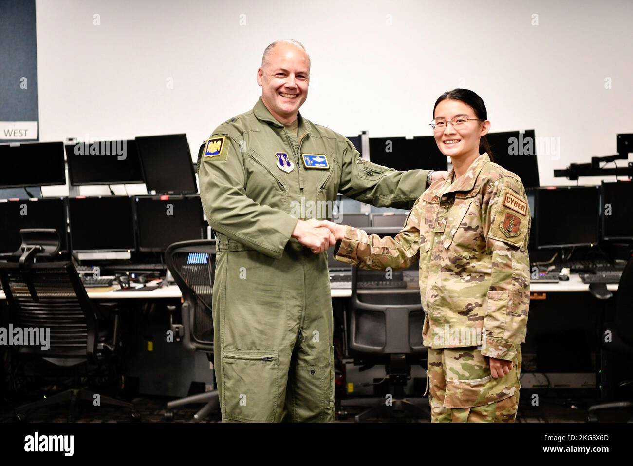 US Air Force Maj. General Duke A. Pirak, links, stellvertretender ...