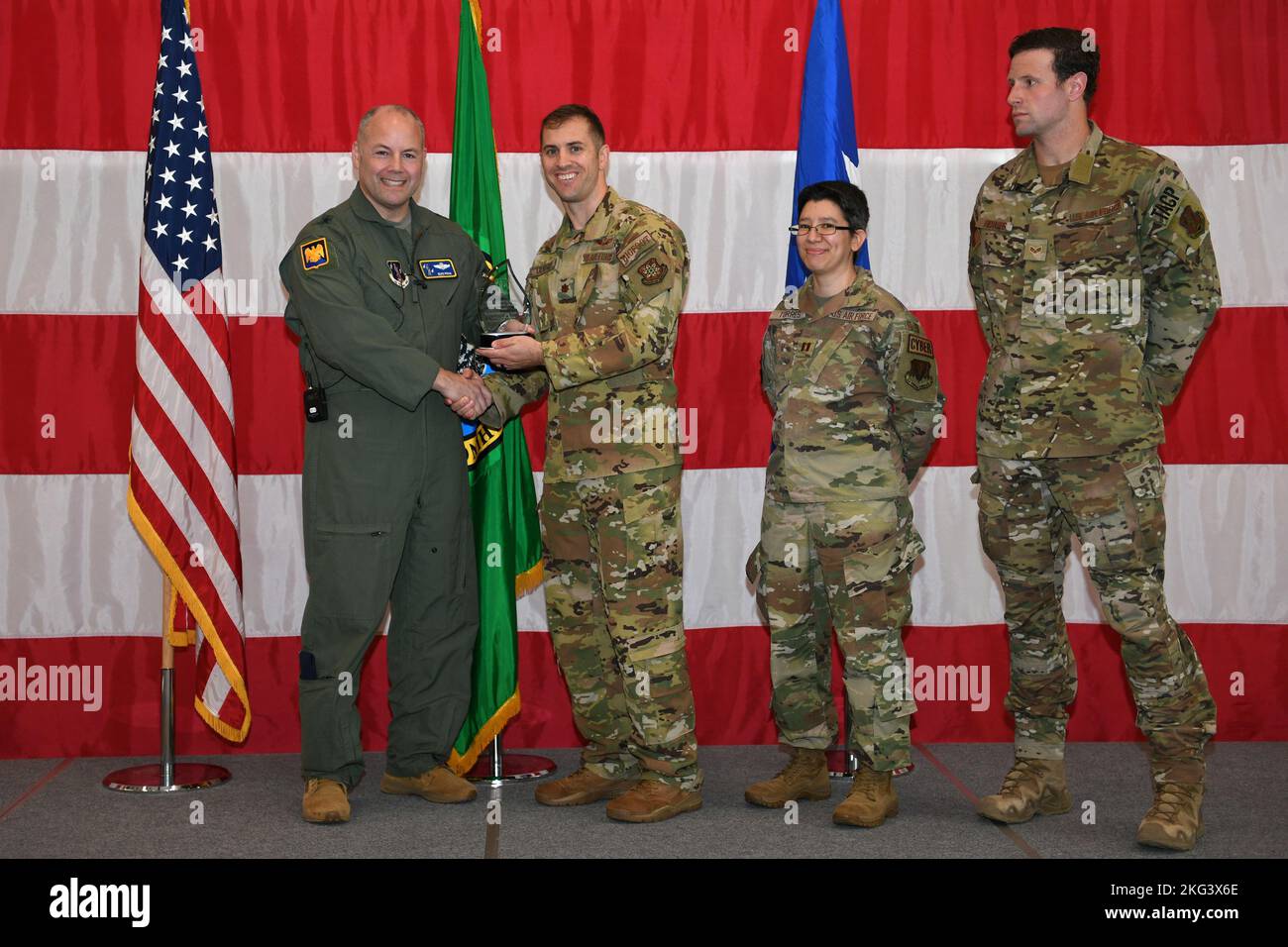 US Air Force Maj. General Duke A. Pirak, links, stellvertretender ...