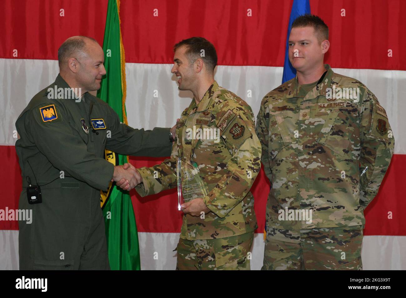 US Air Force Maj. General Duke A. Pirak, links, stellvertretender ...