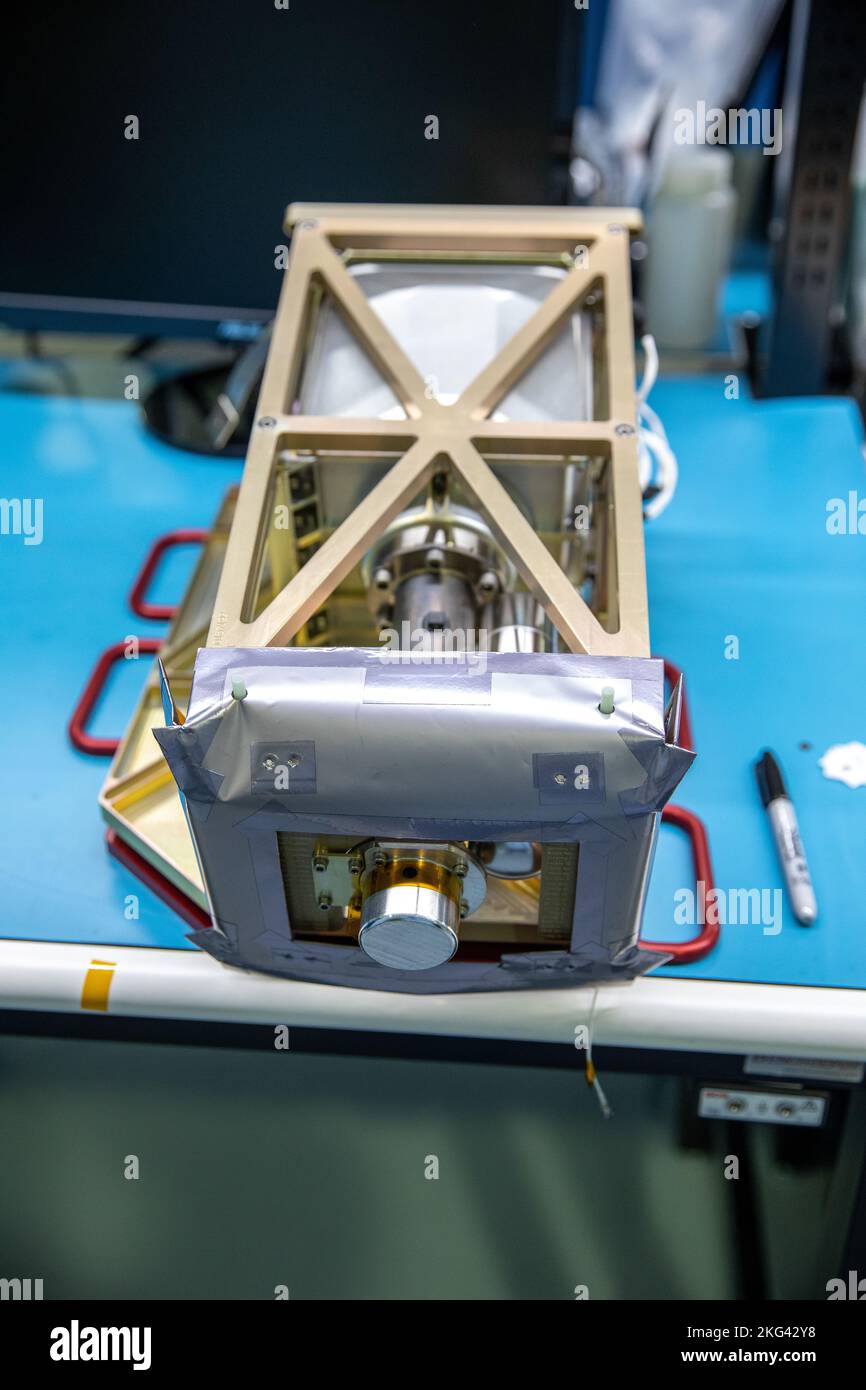 Prime-1 MSolo MLI-Installation. Ingenieure bereiten das ...