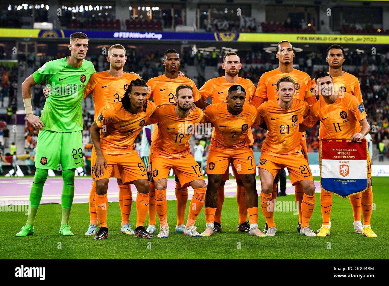 DOHA, KATAR - NOVEMBER 21: TeamPhoto mit Virgil van Dijk aus den ...