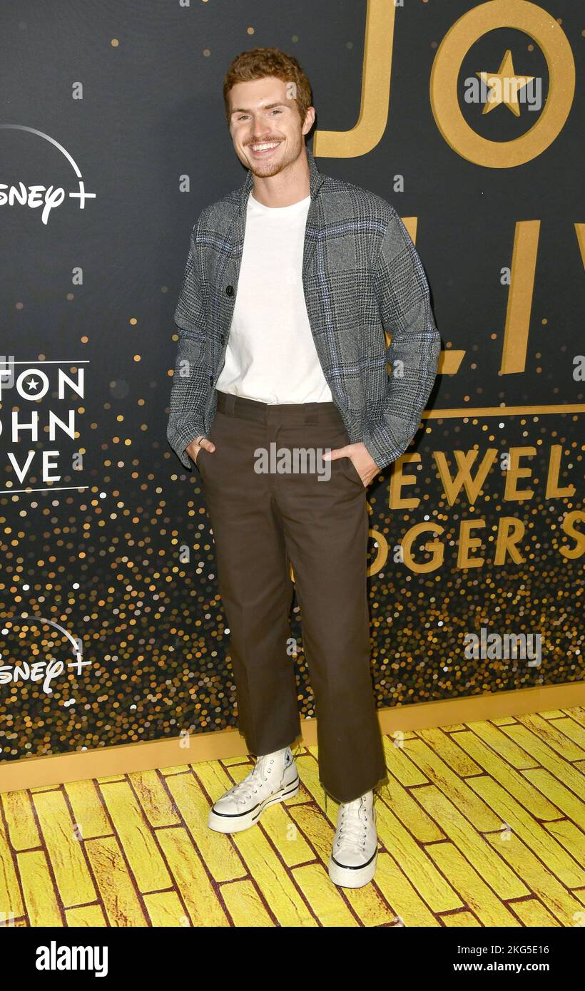 Disney+s „Elton John Live: Abschied vom Dodger Stadium“ Yellow Brick ...