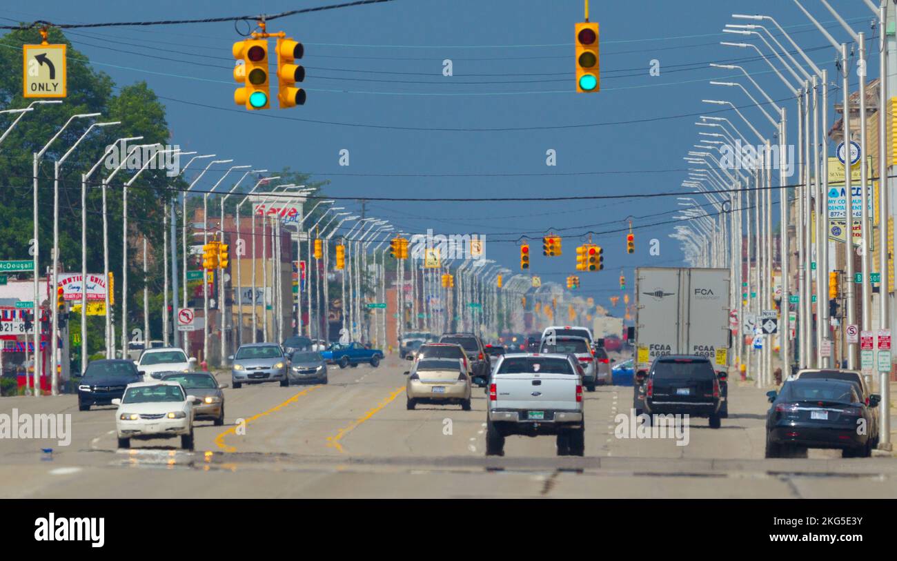 Gratiot Avenue in Detroit, Michigan, USA, von der Kreuzung mit der Mack ...