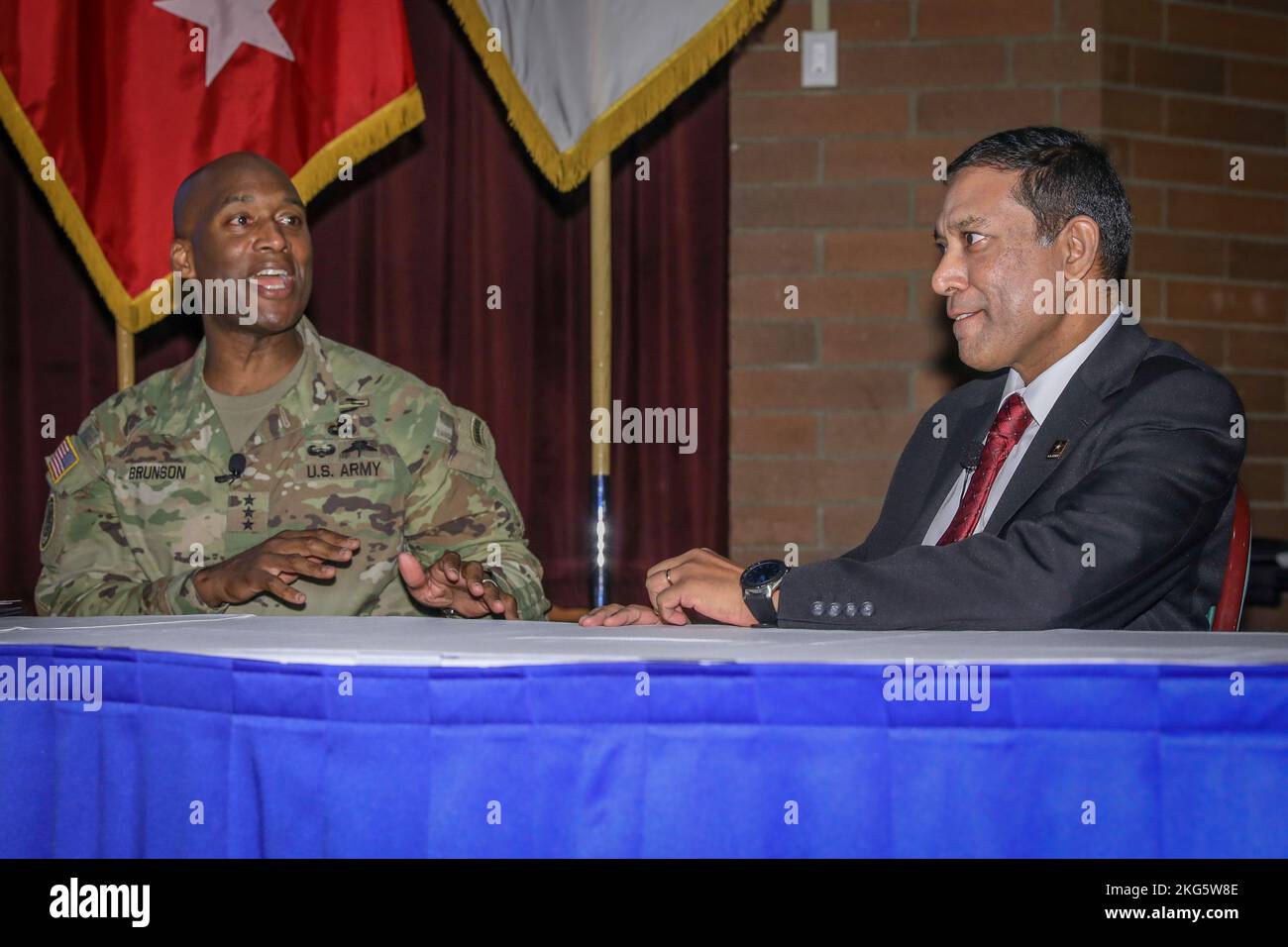 (Links)Lt. General Xavier Brunson, Kommandant des ersten Armeekorps ...