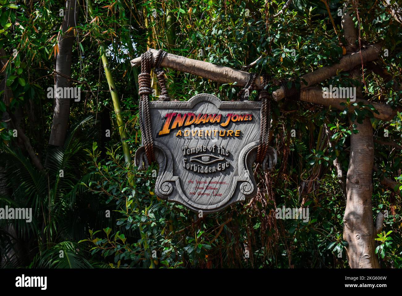 Indiana jones disneyland -Fotos und -Bildmaterial in hoher Auflösung ...