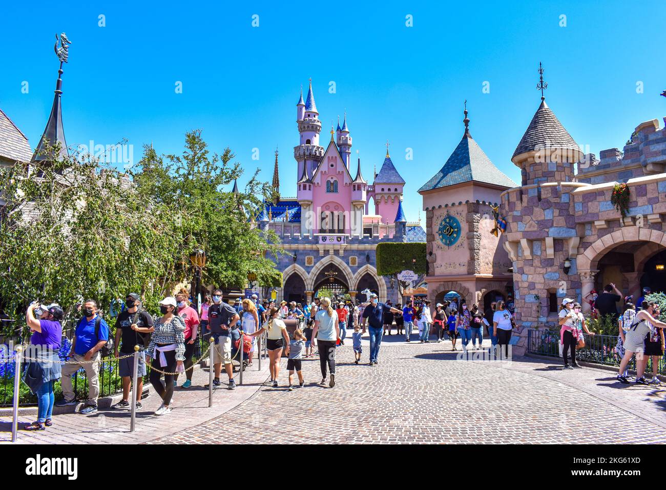 Disneyland california castle -Fotos und -Bildmaterial in hoher Auflösung – Alamy