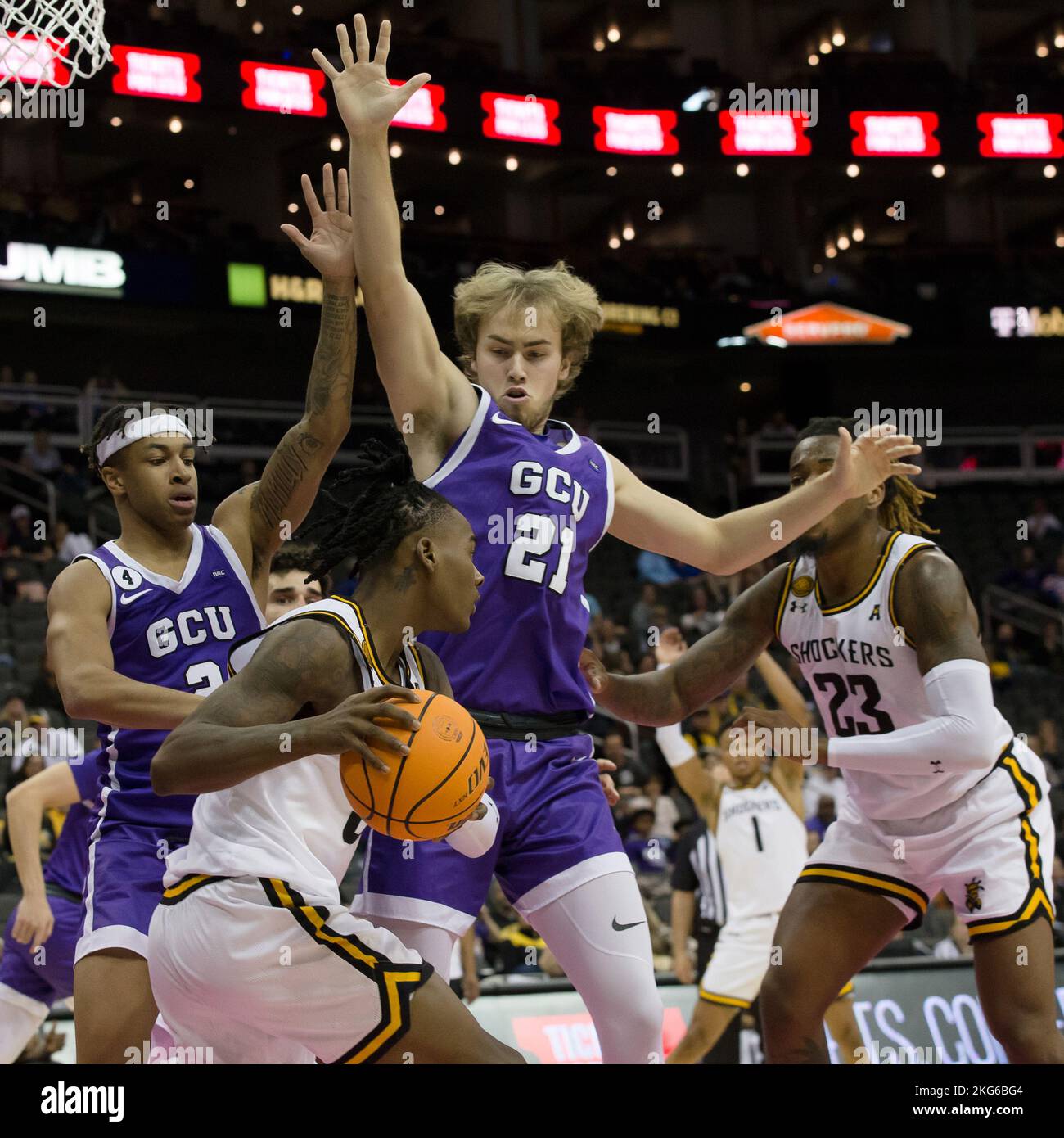 Kansas City, Missouri, USA. 21.. November 2022. Im Vordergrund, Wächter ...