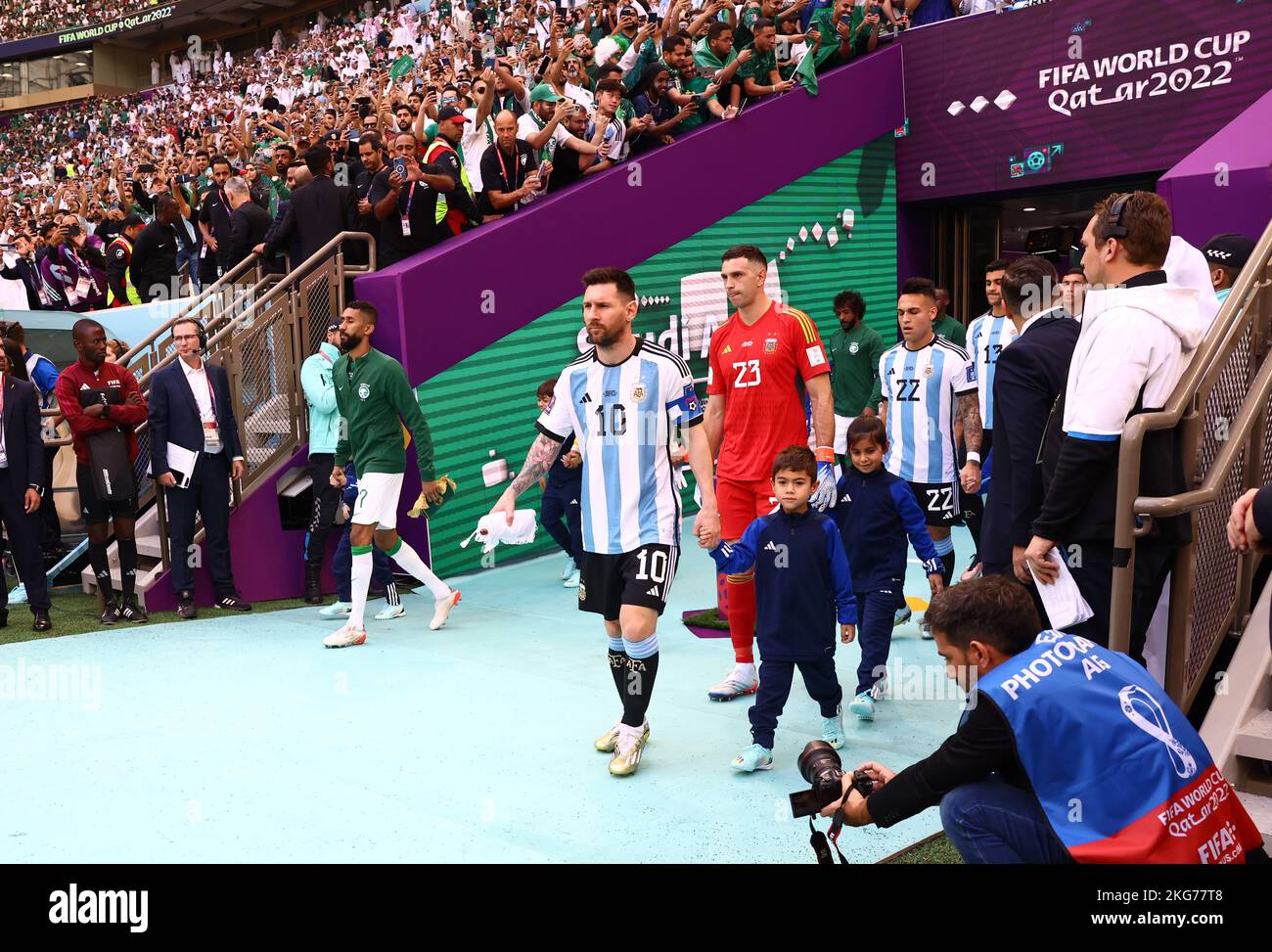 Doha, Katar. 22.. November 2022. Lionel Messi aus Argentinien führt ...